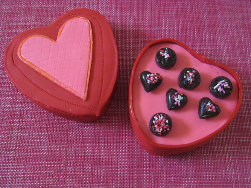 Valentine’s Heart Candy Box Cake – Bead Yarn & Spatula