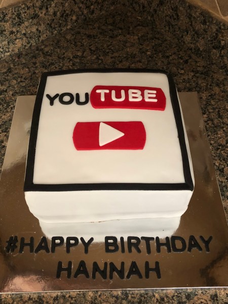YouTube Themed Cake – Bead Yarn & Spatula